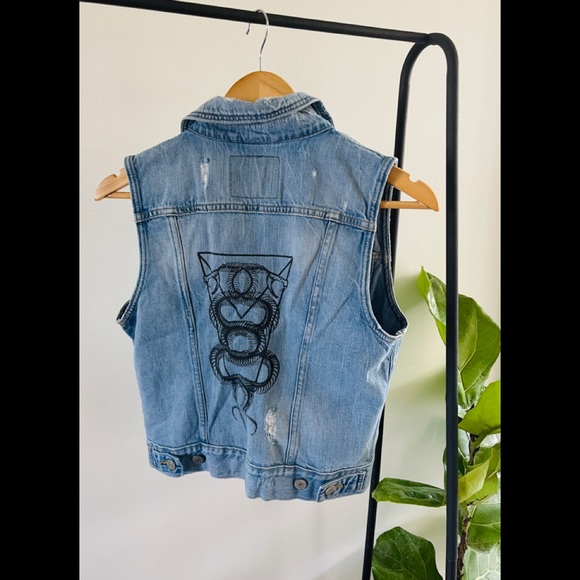 Levi's | Jackets & Coats | Early 200s Levis Denim Vest Cobra Graphic ...
